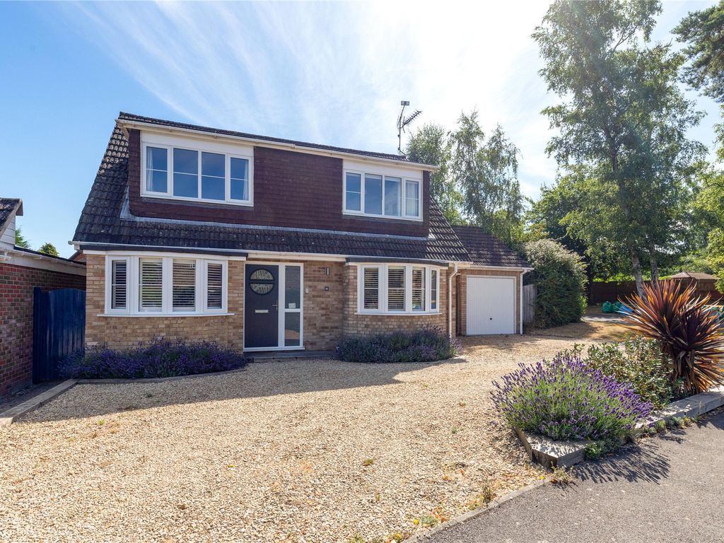 4 Bed Detached House For Sale In Foxcote Finchampstead Wokingham