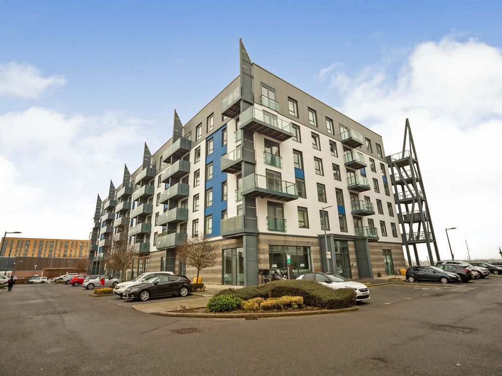 2 bed flat for sale in Ocean Drive, Gillingham ME7, £200,000 - Zoopla