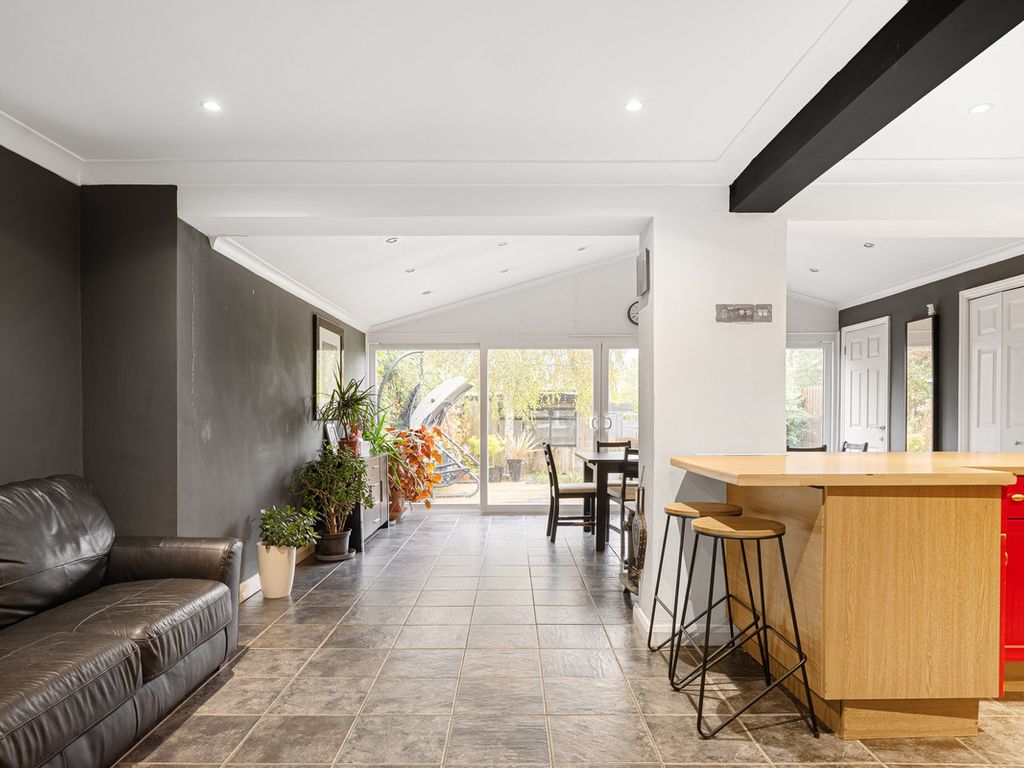 2 Bed Terraced House For Sale In Maidstone Road Rochester Me1 £