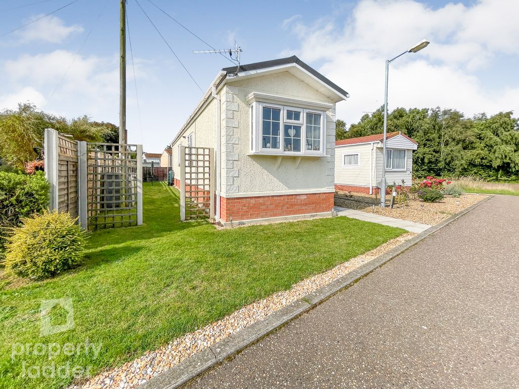 2 bed mobile/park home for sale in Woodland View, Stratton Strawless ...