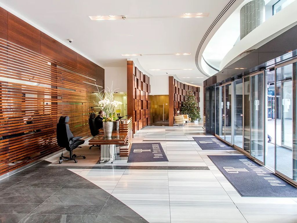 1 bed flat to rent in Pan Peninsula Square, Canary Wharf E14, £2,200 ...