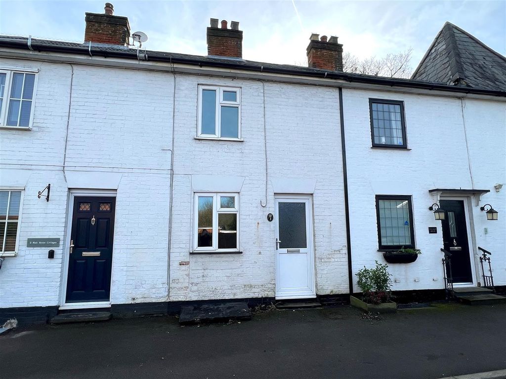 2 bed terraced house for sale in London Road, Hook RG27, £200,000 - Zoopla