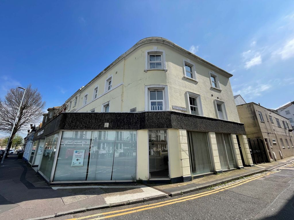 1 bed flat to rent in Seaside, Eastbourne BN22, £850 pcm - Zoopla