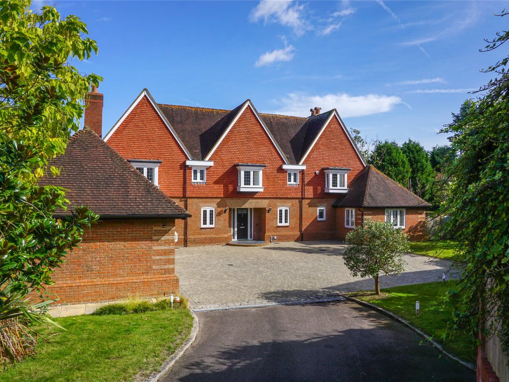 5 bed detached house to rent in Rykens Lane, Betchworth, Surrey RH3, £ ...
