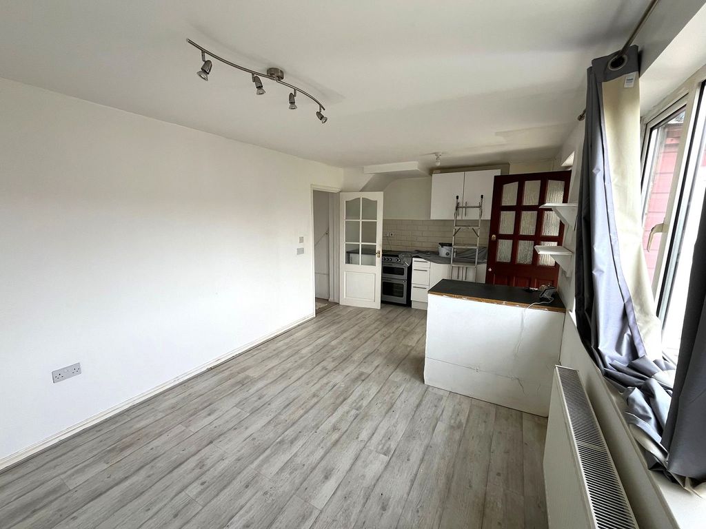 3 bed property to rent in Kimble Drive, Bedford, Bedfordshire. MK41, £ ...