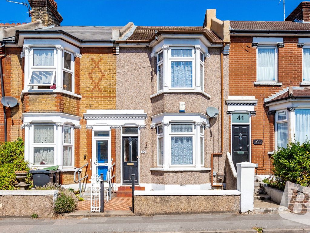 3 bed terraced house for sale in Cross Lane East, Gravesend, Kent DA12 - Zoopla