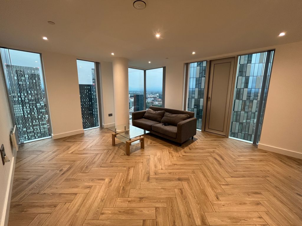 3 bed flat to rent in Chester Road, Manchester M15, £3,400 pcm - Zoopla