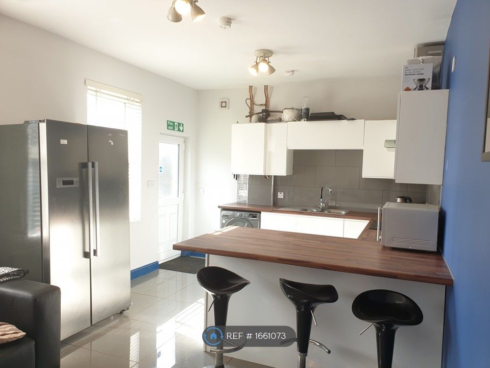 Room to rent in Moscow Drive, Liverpool L13 - Zoopla