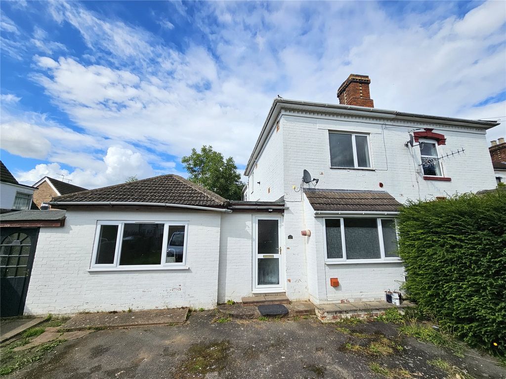 3 bed semi-detached house to rent in Farley Street, Worcester ...