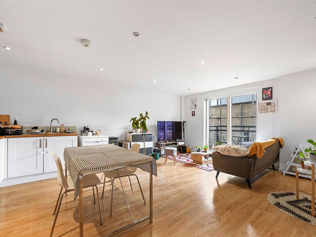 2 bed flat to rent in 27 Shore Road, Hackney, London E9, £2,600 pcm ...