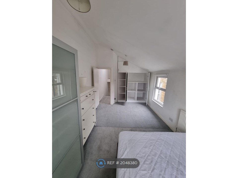 Room to rent in Mervan Road, London SW2, £1,200 pcm - Zoopla