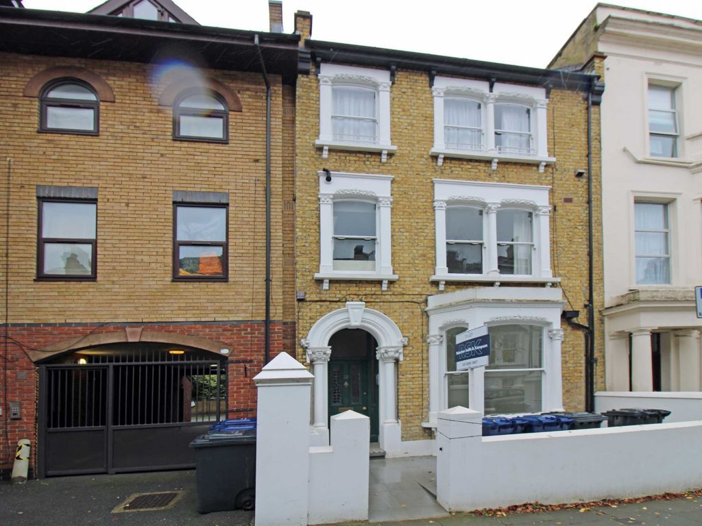 1 bed flat to rent in Birkbeck Road, London W3, £1,599 pcm - Zoopla