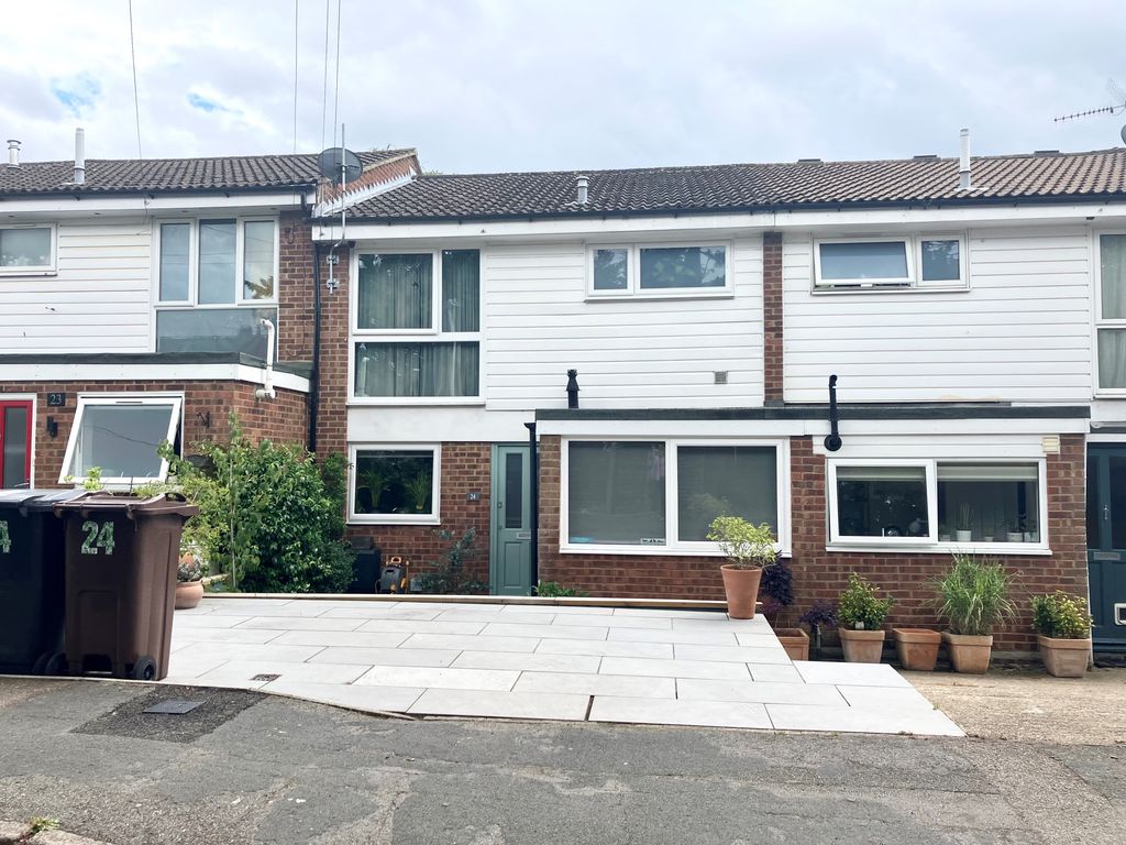 3 bed terraced house to rent in Pinewood Close, St.Albans AL4, £2,500 ...