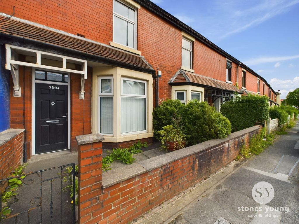 2 bed flat for sale in Whalley New Road, Blackburn BB1, £140,000 - Zoopla
