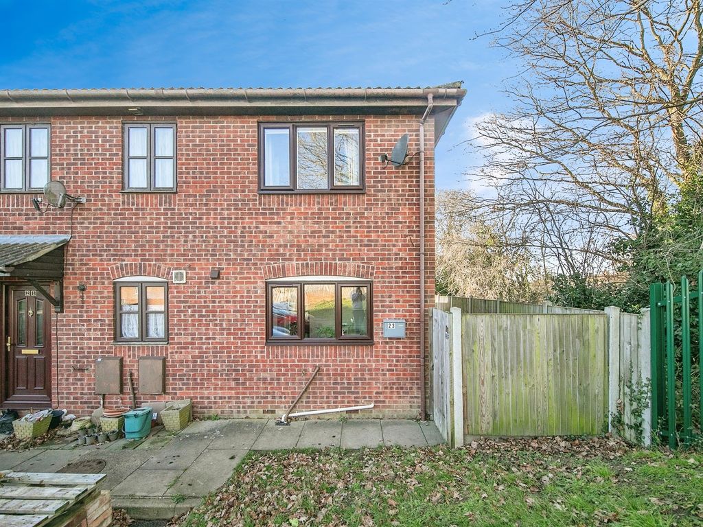 2 Bed End Terrace House For Sale In Chaplin Drive Colchester Co4 £