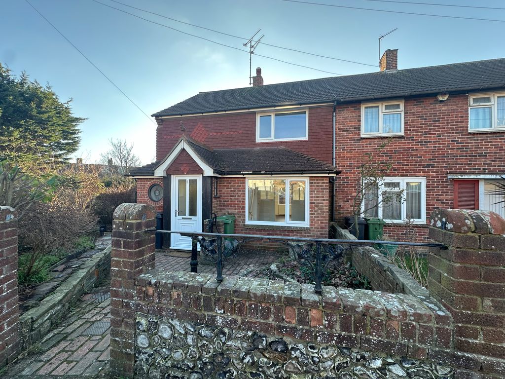 3 Bed End Terrace House To Rent In Binsted Close Eastbourne Bn22 £