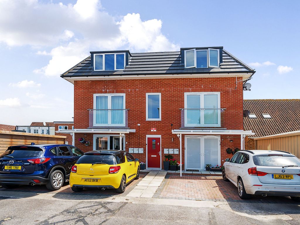 2 bed flat for sale in Elm Grove, Hayling Island PO11, £220,000 - Zoopla