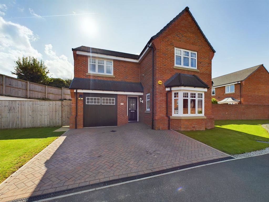 4 Bed Detached House For Sale In Cloth Drive Farsley Pudsey Ls28 £