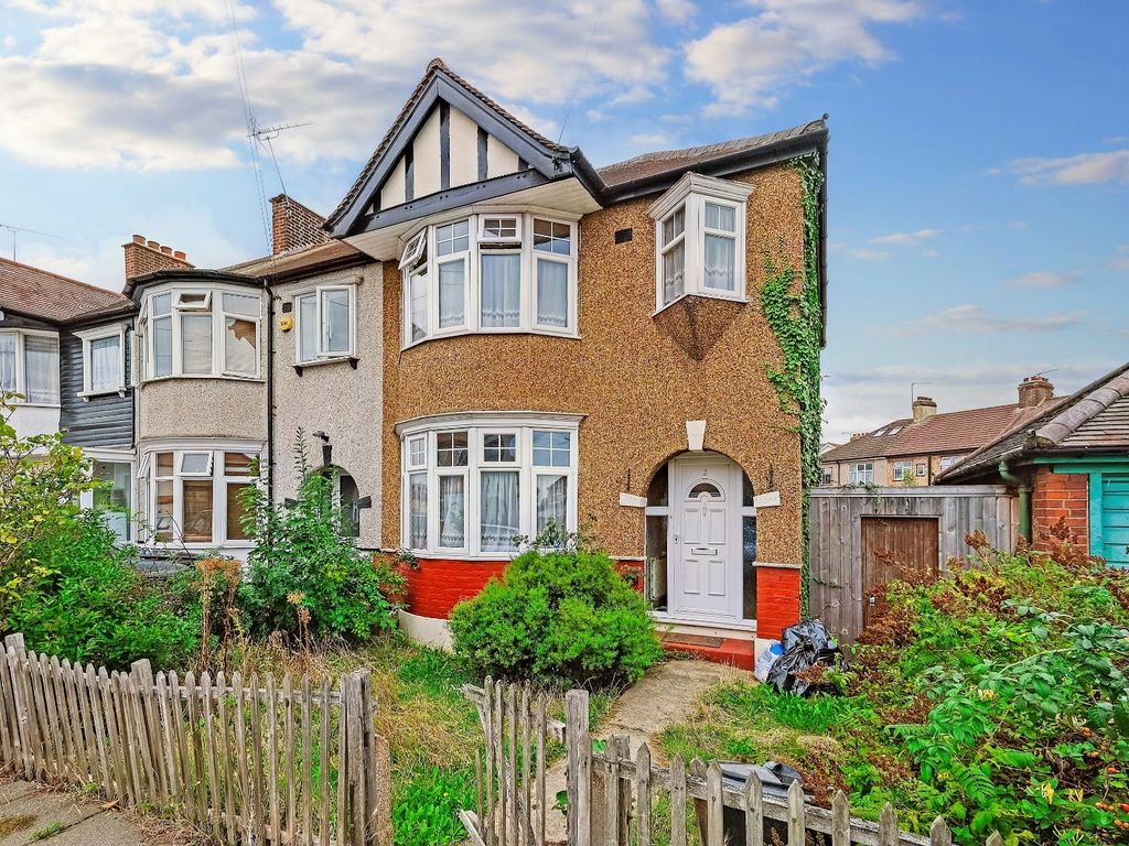 3 Bed End Terrace House For Sale In Roxy Avenue Chadwell Heath Essex