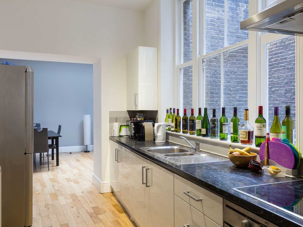 2 bed flat to rent in Great Queen Street, Holborn, London WC2B, £2,578 ...
