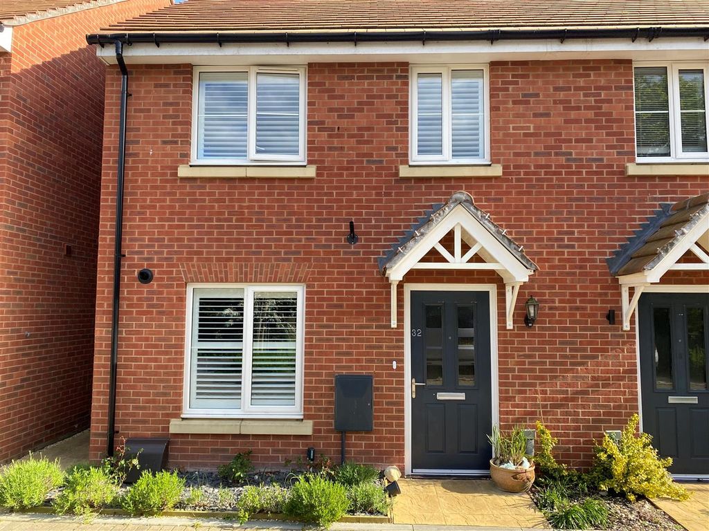 2 Bed Semi Detached House For Sale In Hollowbread Gardens Bursledon