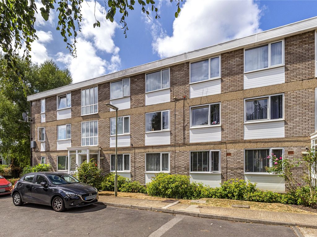 2 bed flat for sale in Addlestone, Surrey KT15 - Zoopla