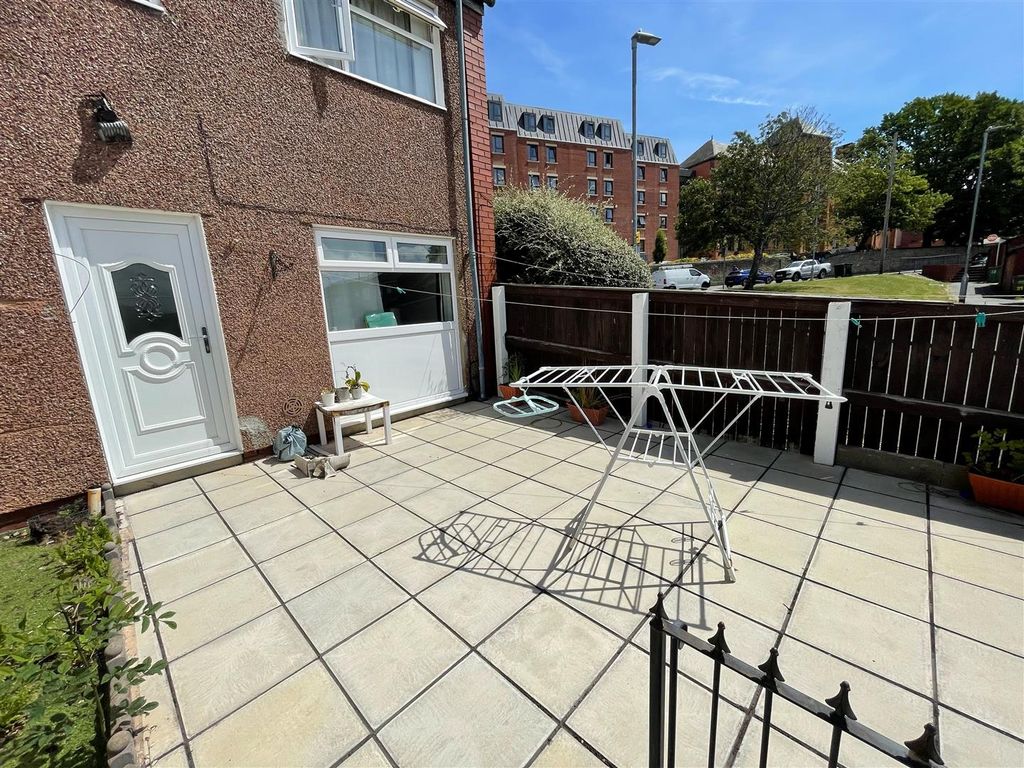 3 bed end terrace house to rent in St. Johns Road, Leeds LS3 - Zoopla