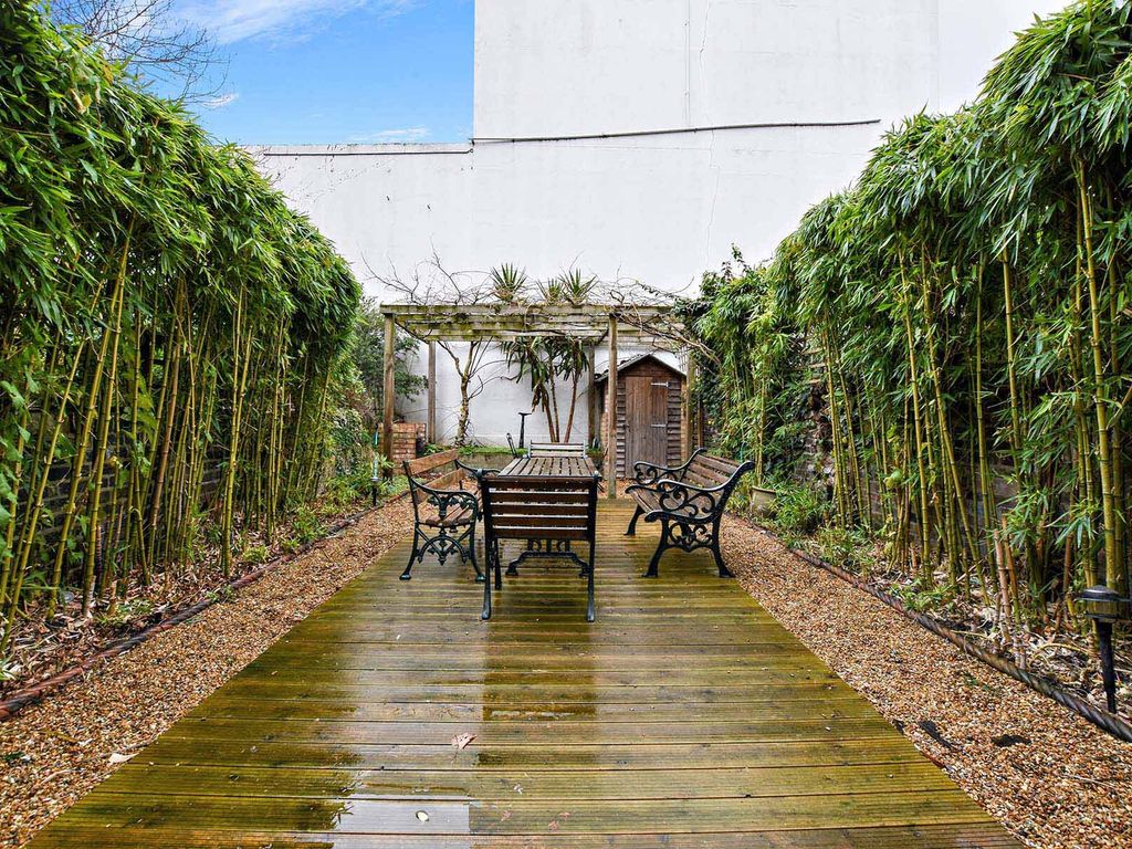 5 bed maisonette to rent in Aldebert Terrace, London SW8, £4,495 pcm ...