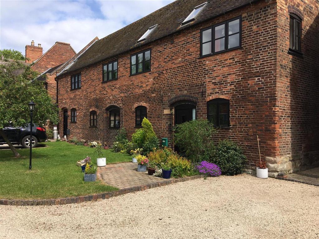 2 bed barn conversion to rent in Fox Covert, Tamworth B79, £850 pcm ...