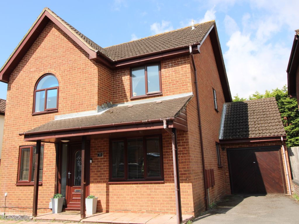 4 Bed Detached House For Sale In Pershore Close Locks Heath