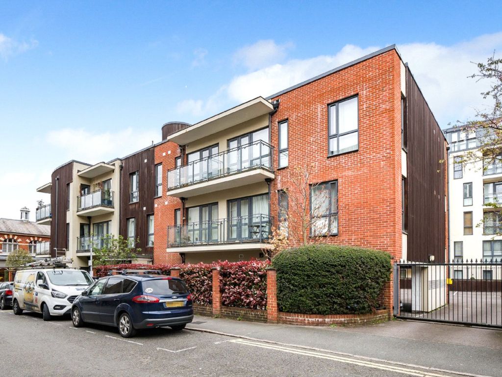 1 bed flat for sale in Guildford, Surrey GU1 - Zoopla