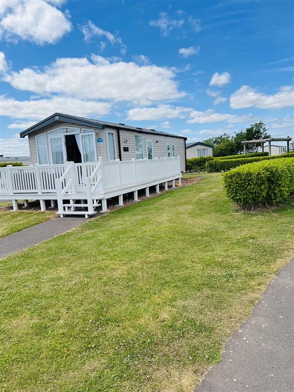 3 bed hotel for sale in Hawks View, Devon Cliffs, Exmouth EX8, £59,950 ...