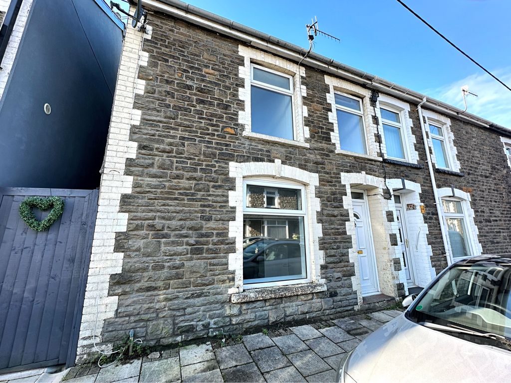 3 Bed End Terrace House For Sale In Usk Road Bargoed Cf81 £120 000