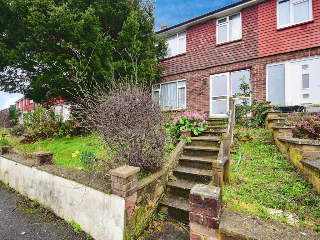 3 Bed Semi Detached House For Sale In Hurstwood Chatham Me5 £280 000
