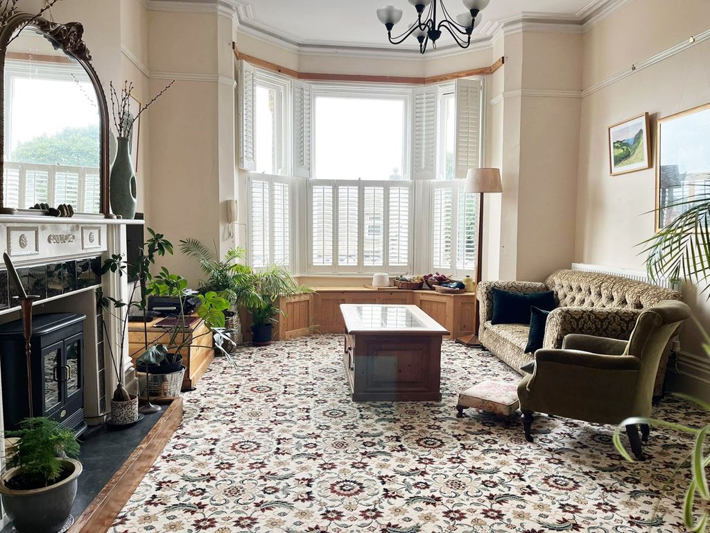 2 bed flat for sale in Grove Road, Ventnor PO38, £215,000 - Zoopla