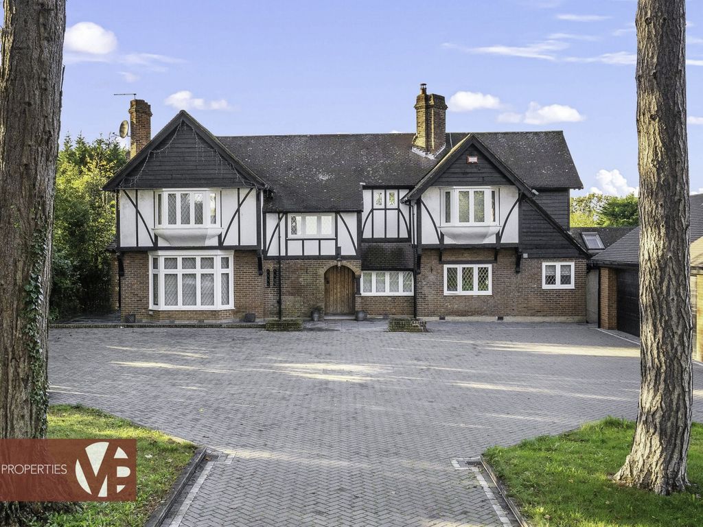 4 Bed Detached House To Rent In Low Hill Road Roydon Cm19 £5 000 Pcm