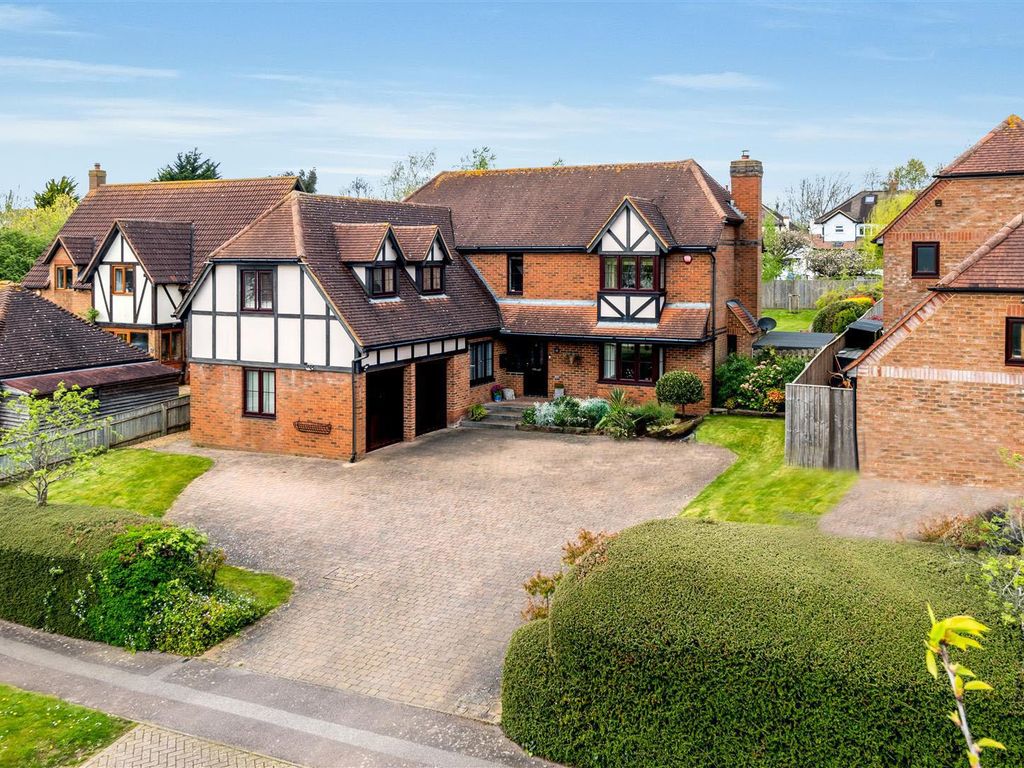 5 bed detached house for sale in Gregories Drive, Wavendon Gate, Milton ...