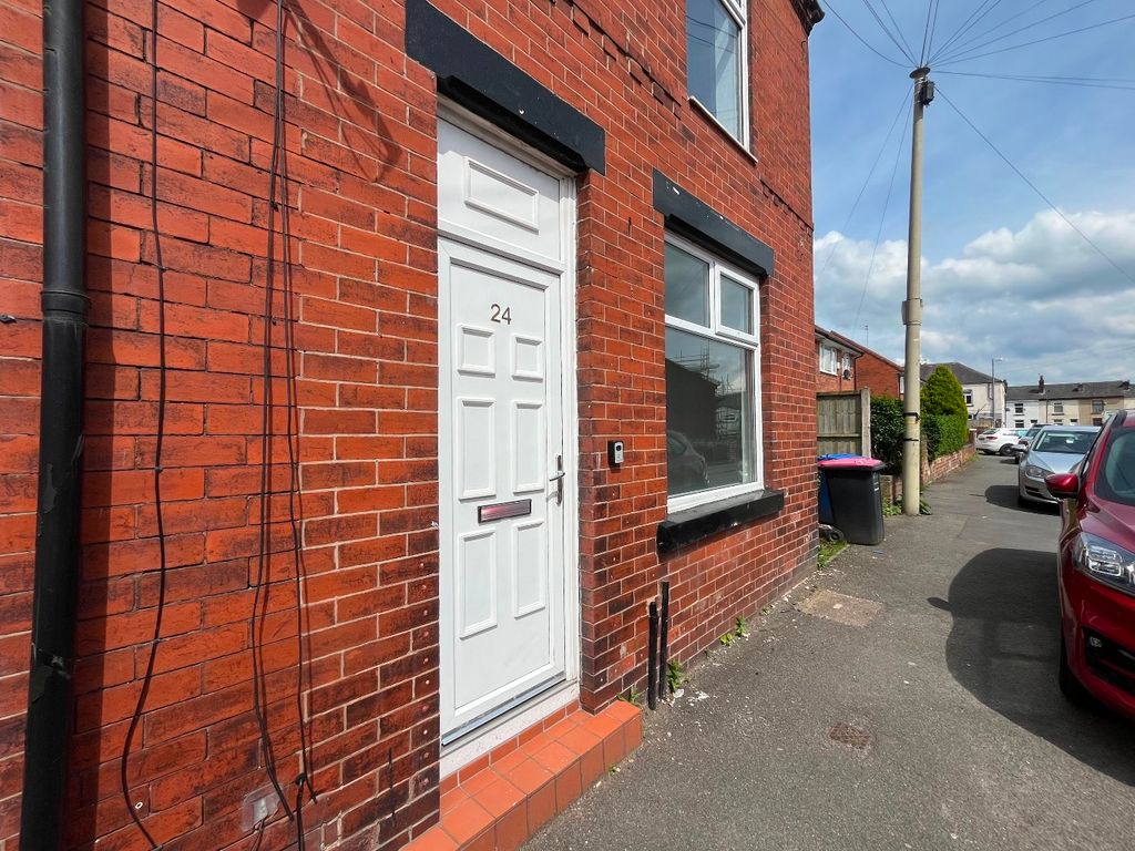 2 Bed Terraced House To Rent In Alexandra Road Worsley Salford M28 £