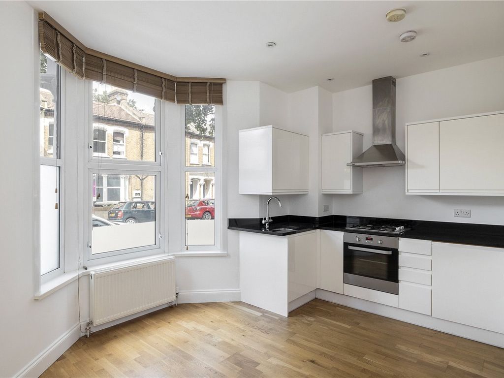 1 bed flat to rent in Mervan Road, London SW2, £1,450 pcm - Zoopla