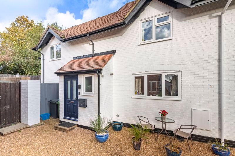 3 Bed Semi Detached House For Sale In Pipers Field Ridgewood Uckfield