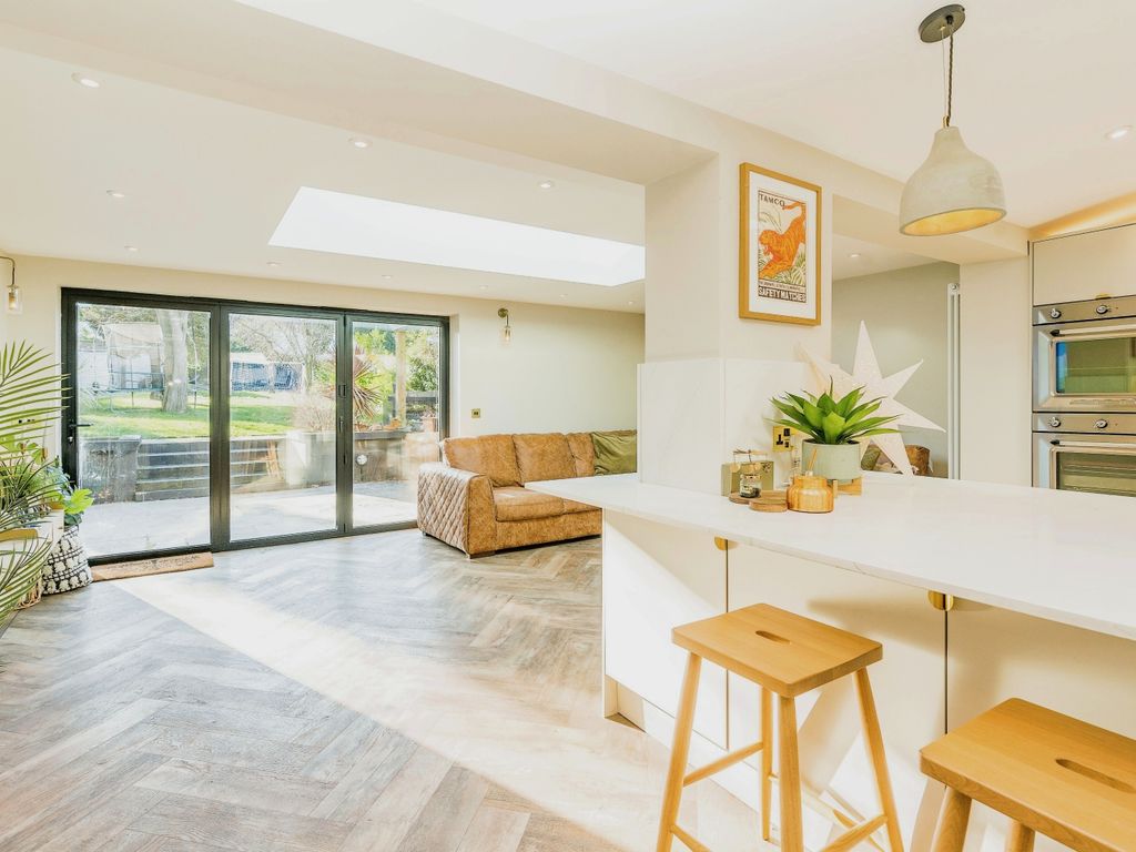 3 Bed Detached House For Sale In Canadian Avenue Gillingham Kent Me7