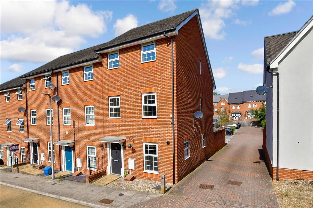 4 Bed End Terrace House For Sale In Sarafand Grove Strood Rochester