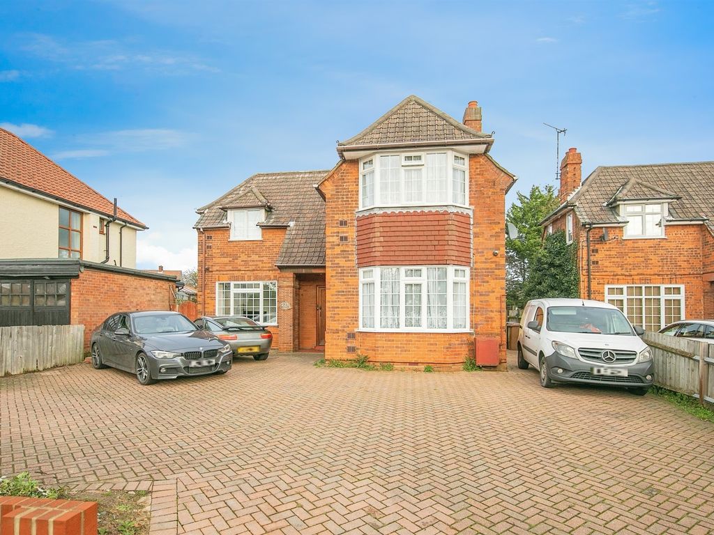 3 Bed Detached House For Sale In Colchester Road Ipswich Ip4 £525 000