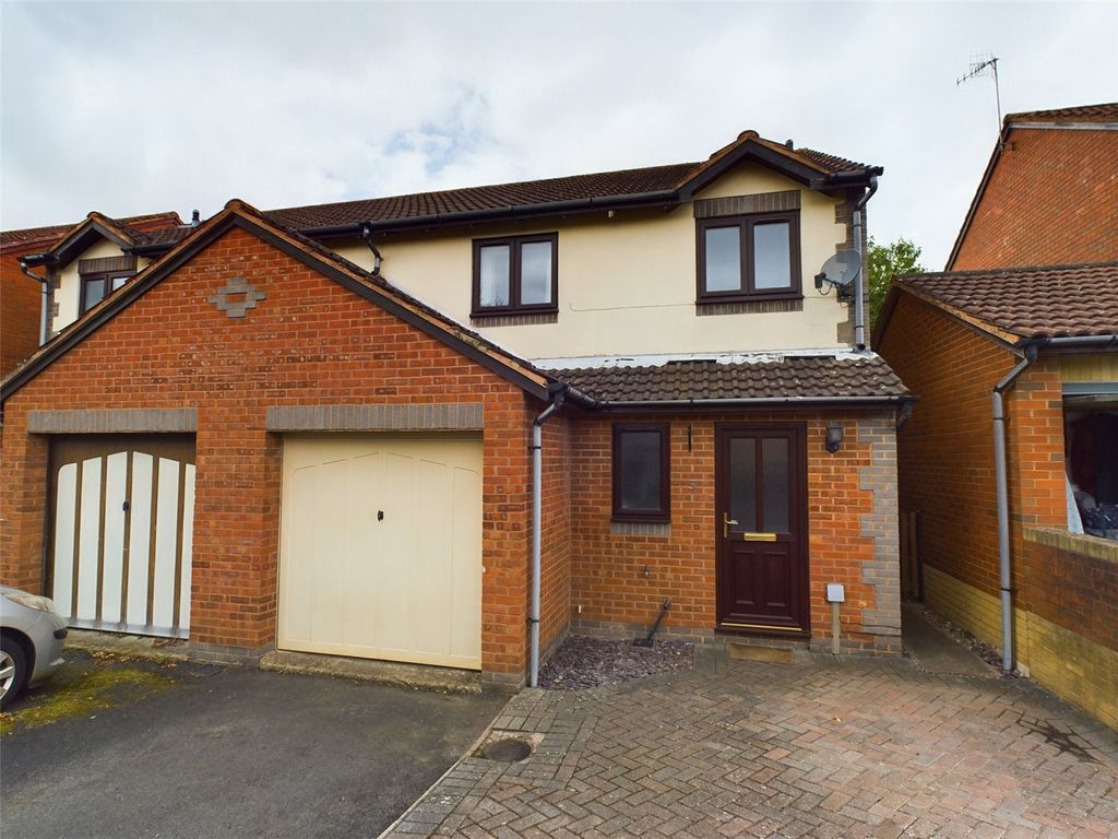 3 Bed Semi Detached House For Sale In Fox Drive Worcester