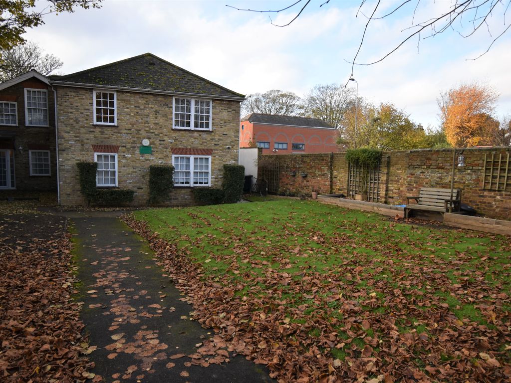 1 bed flat to rent in Wheeler Street, Maidstone ME14, £825 pcm - Zoopla