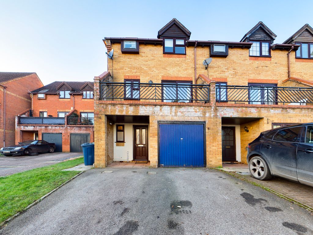 3 bed end terrace house for sale in Flitcroft Lea, High Wycombe ...