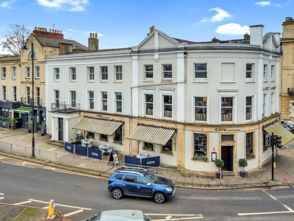 1 bed flat to rent in Montpellier Terrace, Cheltenham GL50, £925 pcm ...