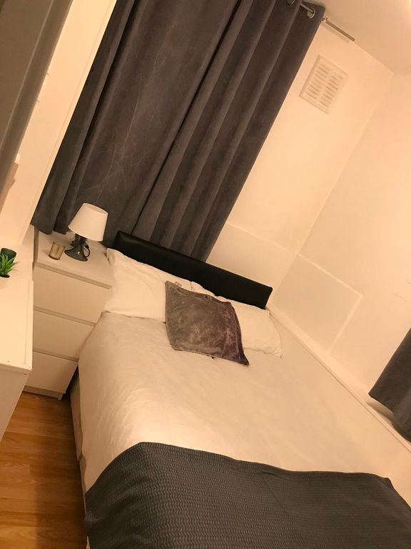 Room to rent in Room 1, Flat 2, Dence House, Turin Street, London E2, £ ...