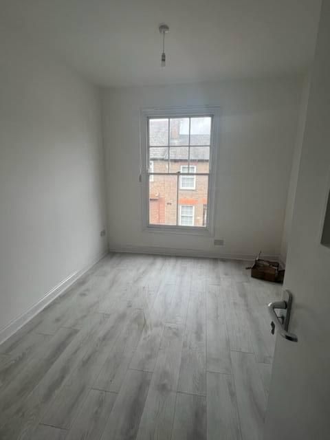 2 bed flat to rent in Wellington Street, Luton LU1 - Zoopla