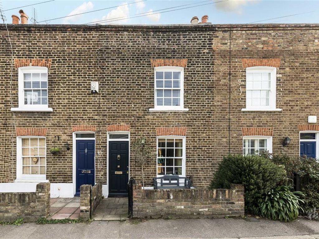 2 bed property to rent in Sun Lane, London SE3, £2,200 pcm - Zoopla